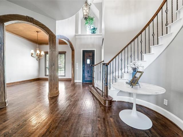 2662 Sharlis Drive