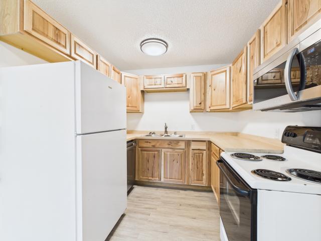 2663 Turner St, 2 beds, 1 full bath