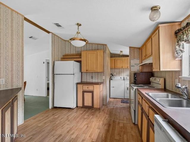 266 Ash St, Hawthorne, FL 32640