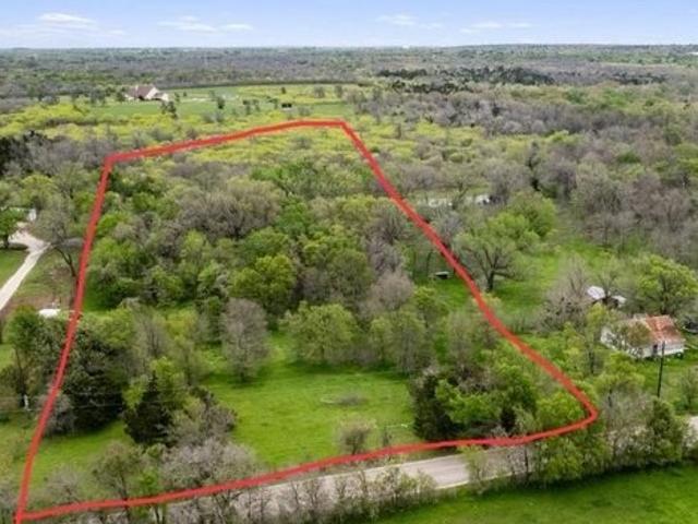 266 Beaver Rd, Elgin, TX 78621