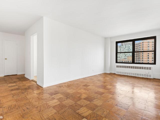 266 e broadway b1804