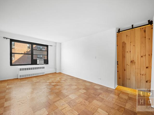 266 E Broadway B1905