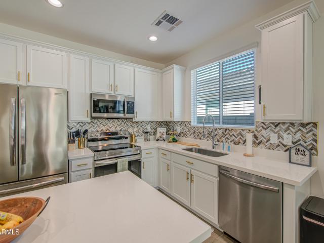 266 e leland road