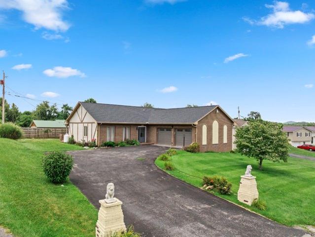 266 East St, Pounding Mill, VA 24637