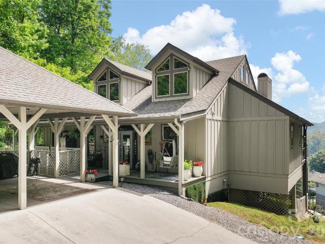 266 Hawks Crest Drive