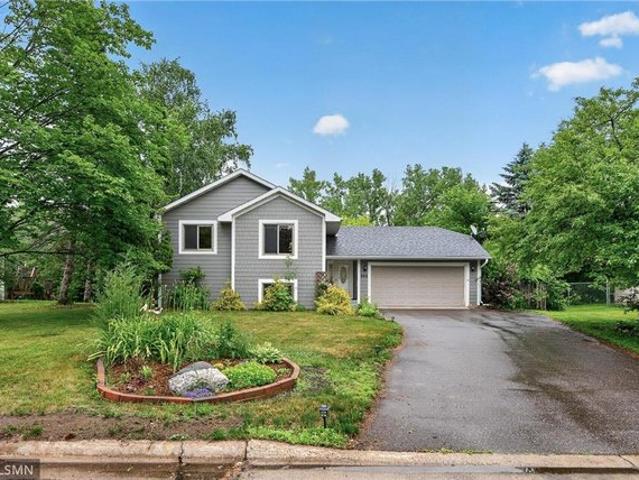 266 Hallam Curv, Mahtomedi, MN 55115