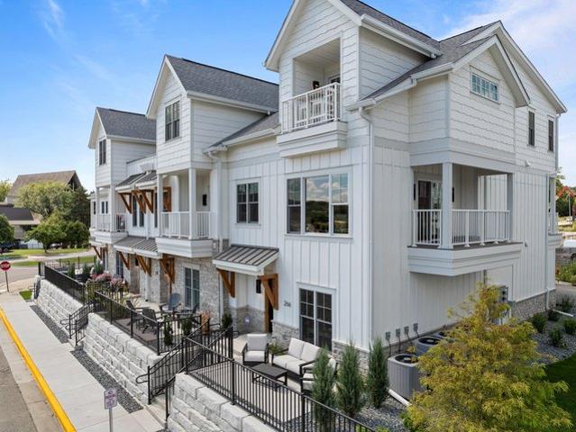 266 High St Unit 12, Fontana, WI 53125