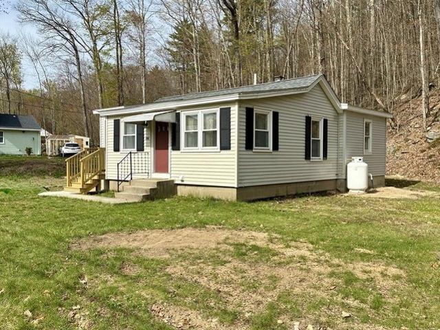 266 Petersham Rd, Athol, MA 01331
