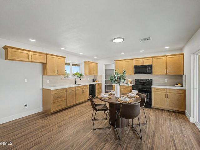 266 W Jasmine St, Mesa, AZ 85201