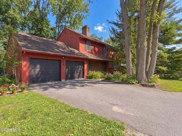 266 Union Hill Rd, Manalapan, NJ 07726