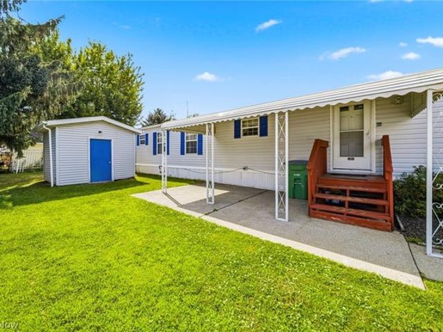 2675 Eagle Point Dr, Madison, OH 44057
