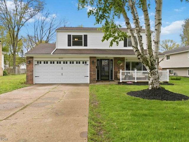 26797 Redwood Dr, Olmsted Falls, OH 44138