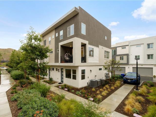26799 Keystone Loop, Valencia, CA 91381 | MLS #SR26087 | Compass