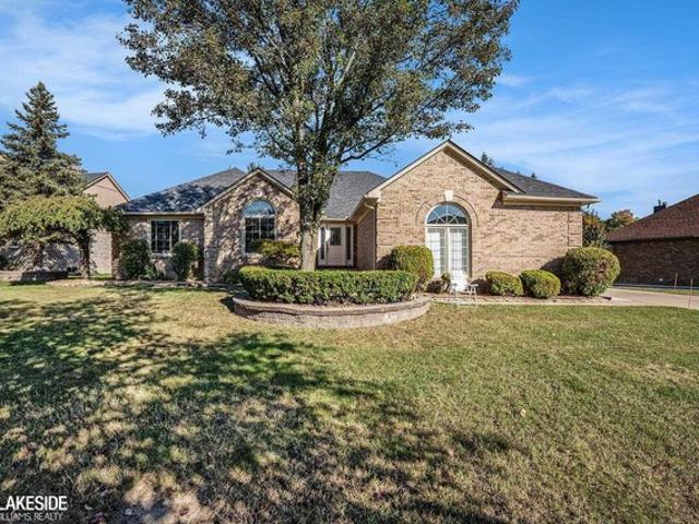 2679 Larch Dr, Sterling Heights, MI 48314