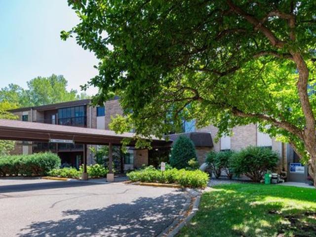 2670 Oxford St N Apt 204, Roseville, MN 55113