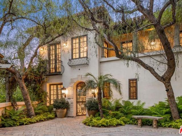2670 Bowmont Dr, Beverly Hills, CA 90210