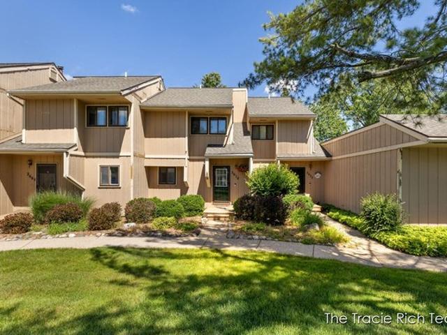 2670 Ridgecroft Dr SE, Grand Rapids, MI 49546