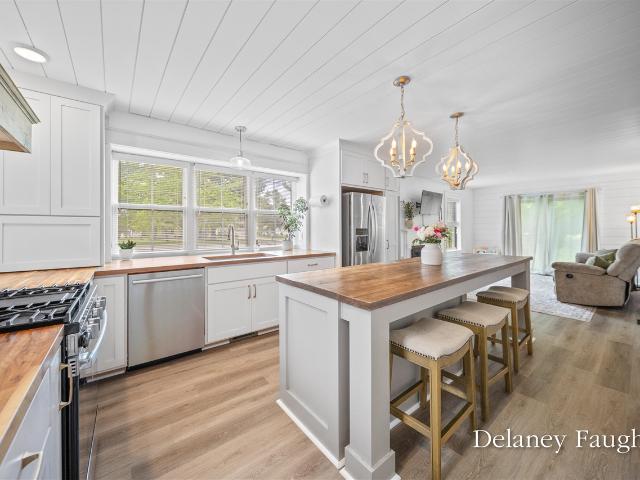 2671 Rogue River Road