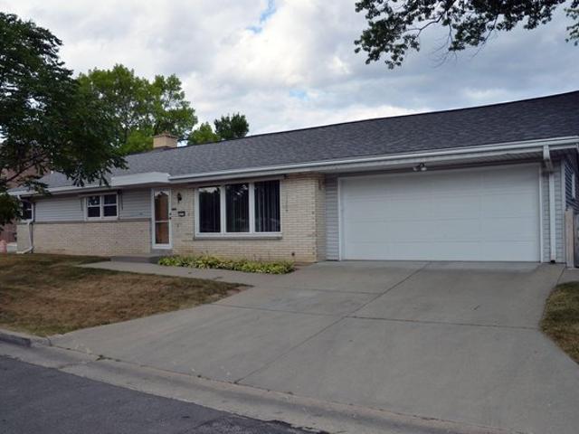2672 N 115th St, Wauwatosa, WI 53226