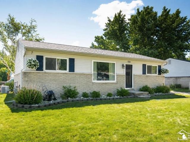 26735 Willow Cv, Woodhaven, MI 48183