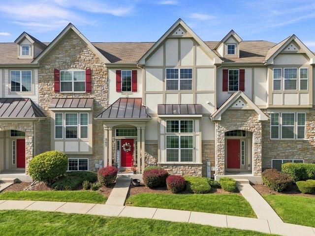 267 Garrett Cir, Carol Stream, IL 60188