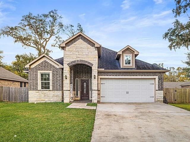 267 Freeman Blvd, West Columbia, TX 77486