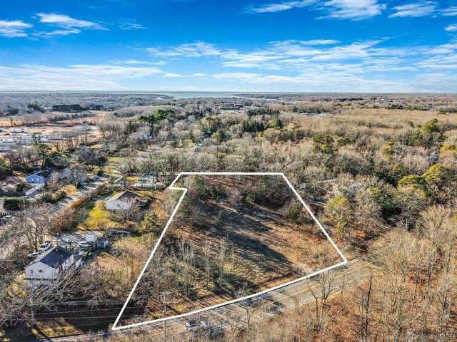 267 Old Country Rd, Eastport, NY 11941