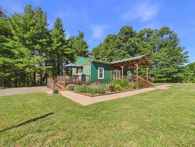 267 Spring Lake Dr SE, Copper Hill, VA 24079