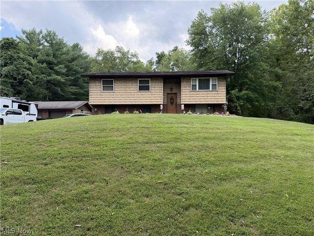 267 Roberts Dr, Belpre, OH 45714