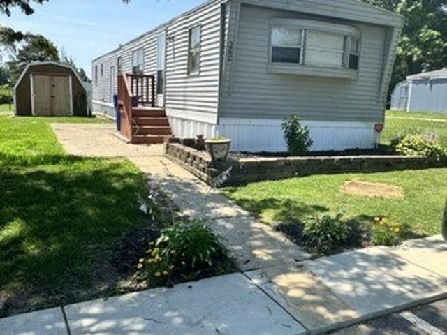 267 W Macgregor Ct, Highland, MI 48357