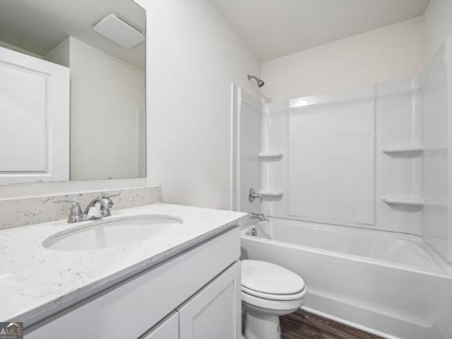 267 Woodlake Landing