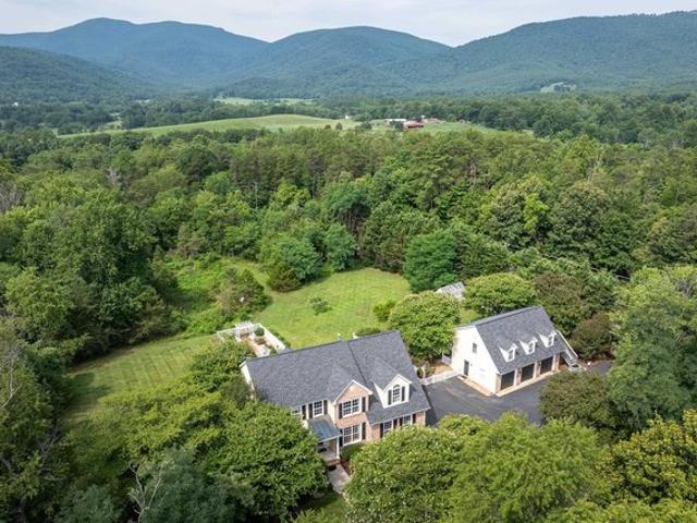 267 Tanbark Dr, Afton, VA 22920
