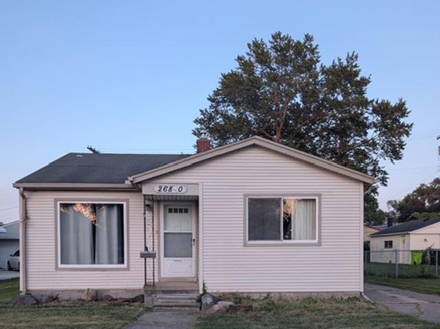 26840 Chippendale St, Roseville, MI 48066