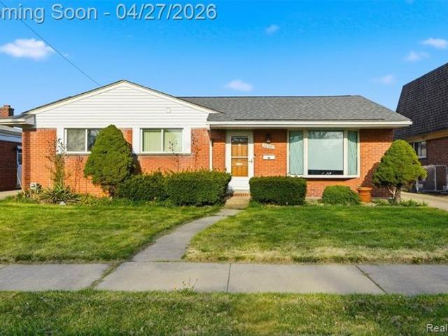 26840 Merideth Dr, Warren, MI 48091