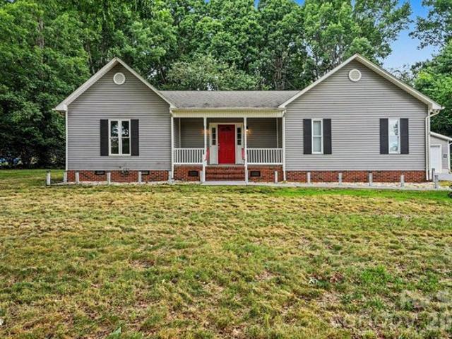 2684 Tiffany St, Conover, NC 28613