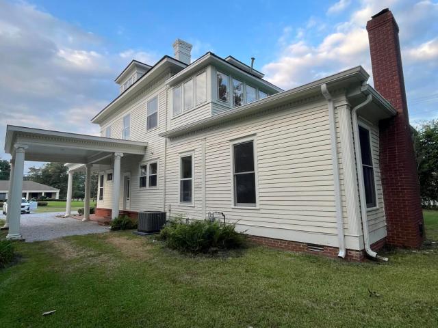 26852 E Main St