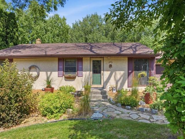 2686 Victoria St N, Roseville, MN 55113