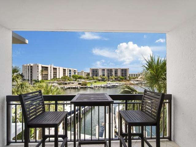 2687 N Ocean Blvd Apt 303, Boca Raton, FL 33431