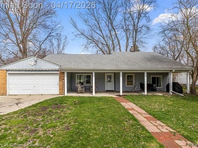 26891 Crocker Blvd, Harrison Township, MI 48045