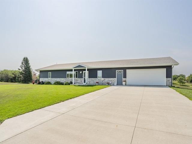26800 Ash St, Hinton, IA 51024