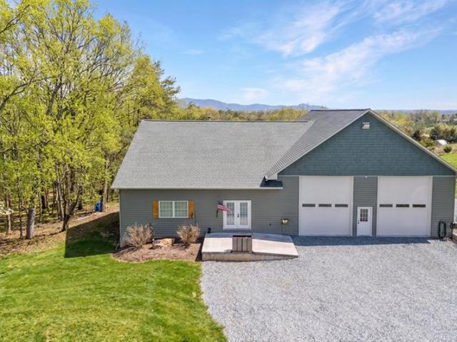 2680 Bluewater Dr, Moneta, VA 24121
