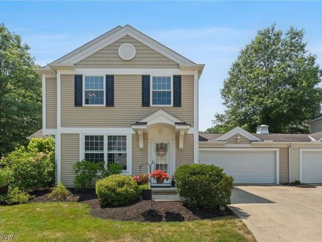 26810 Village Ln, Olmsted Falls, OH 44138