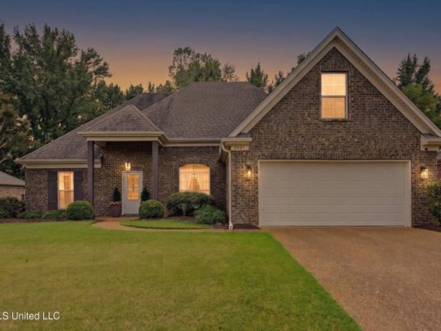 2681 Cherry Tree Dr, Southaven, MS 38672