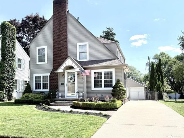 2681 Lenox St, Trenton, MI 48183