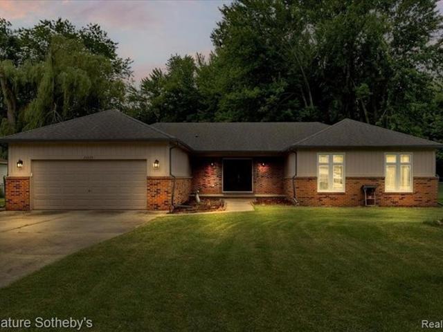 26820 Alray St, Chesterfield Township, MI 48051