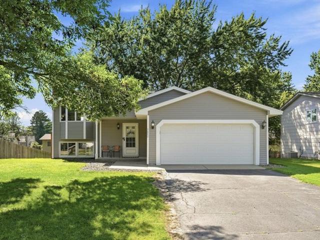 2682 Guthrie Ave N, Oakdale, MN 55128