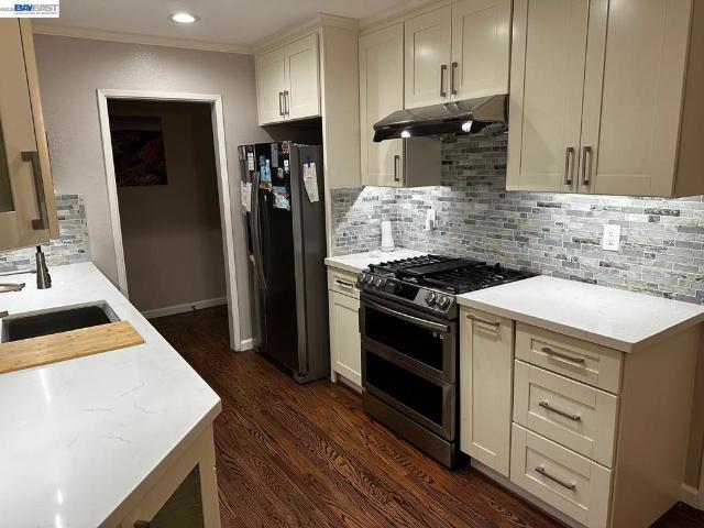 2683 Parkside Dr