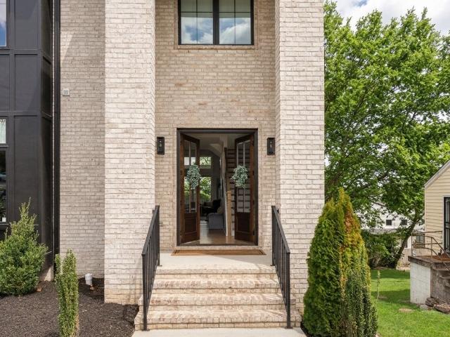 268 38th Ave N