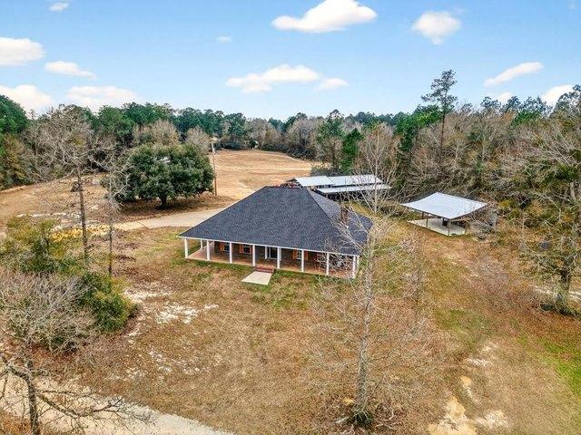 268 Baucum Rd, Carriere, MS 39426