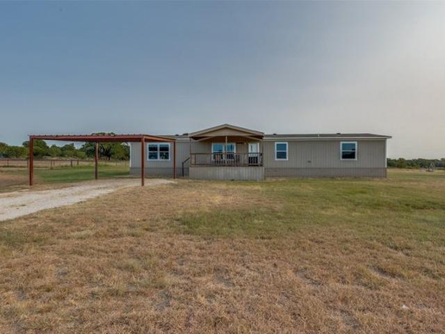 268 Deer Valley Ln, Poolville, TX 76487